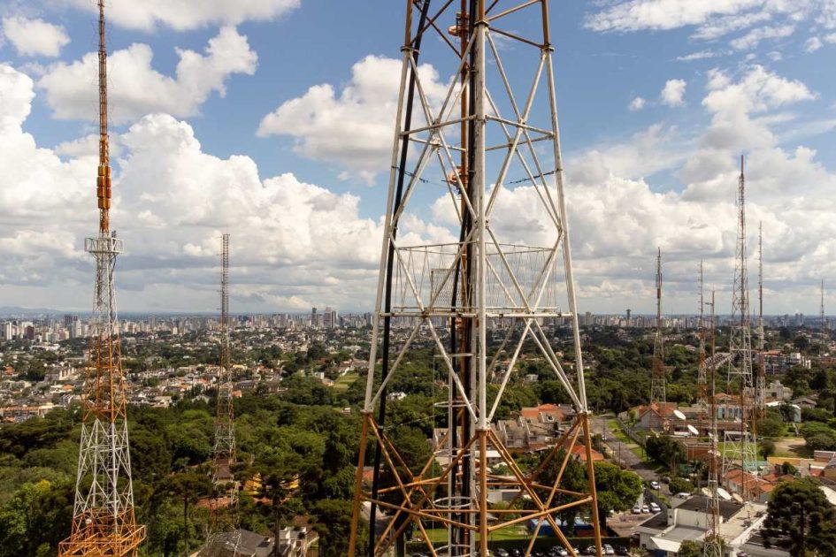 Telco Workload Placement and Configuration Updates with Lambda and ...